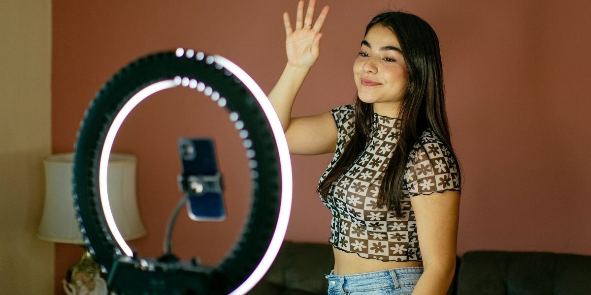 The Rise of Micro-Celebrities: Niche Fame in the Digital Age - Music ...